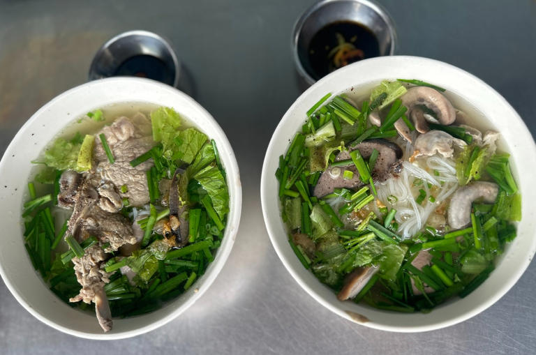 Sa Đéc đâu chỉ có hủ tiếu, còn bánh tầm bì, bún thịt lụi, cơm tấm thì sao?