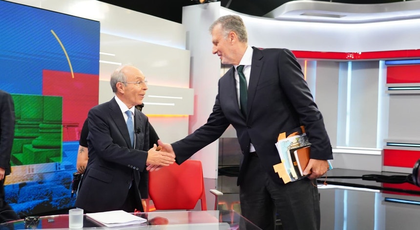 O "facilitador" e "o desespero das sondagens". Marques Mendes e Gouveia ...