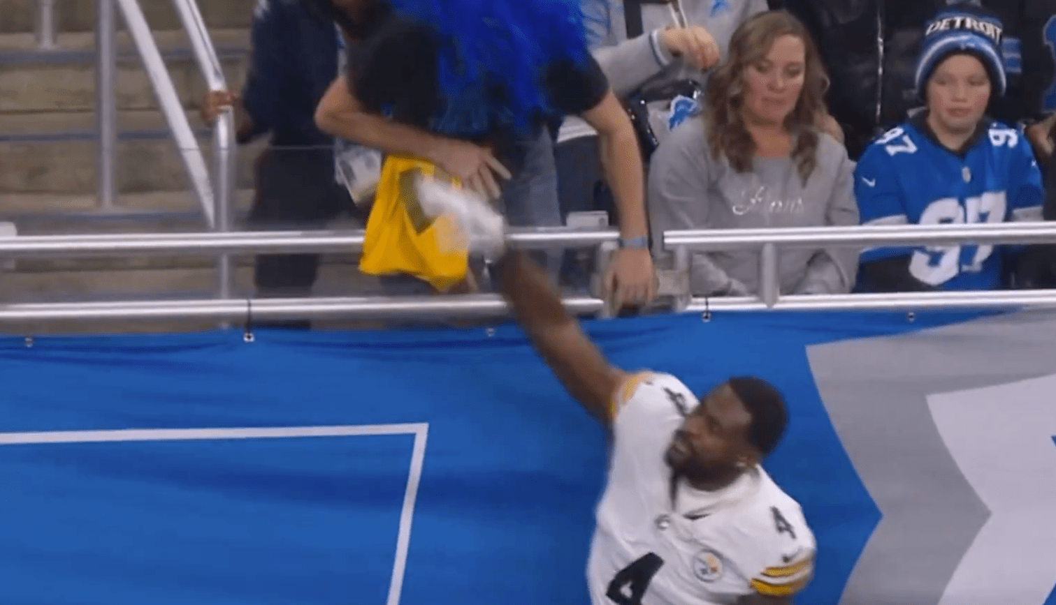 DK Metcalf suspended 2 games after hitting fan during Steelers-Lions game