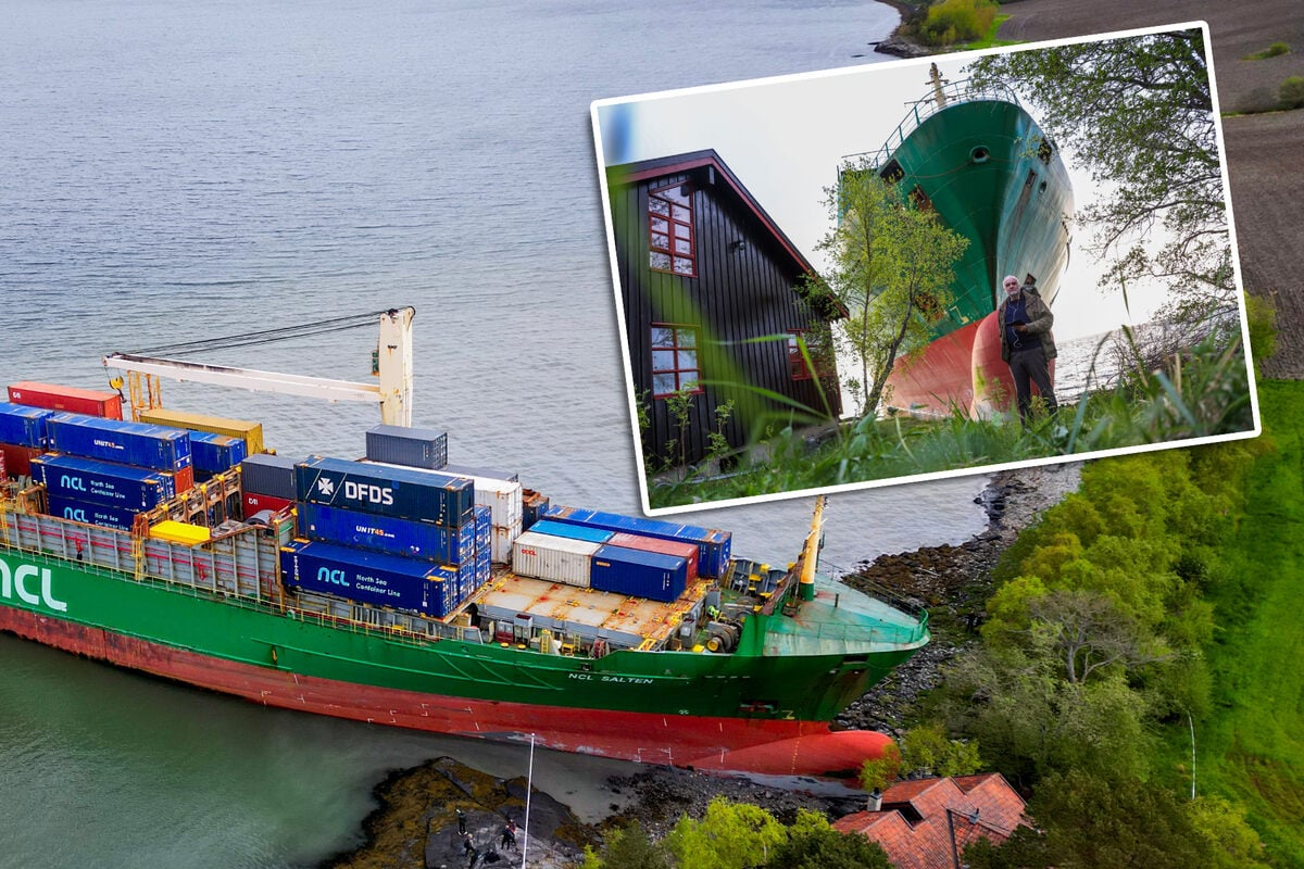 Haus knapp verfehlt: Riesen-Kahn muss aus Vorgarten geborgen werden