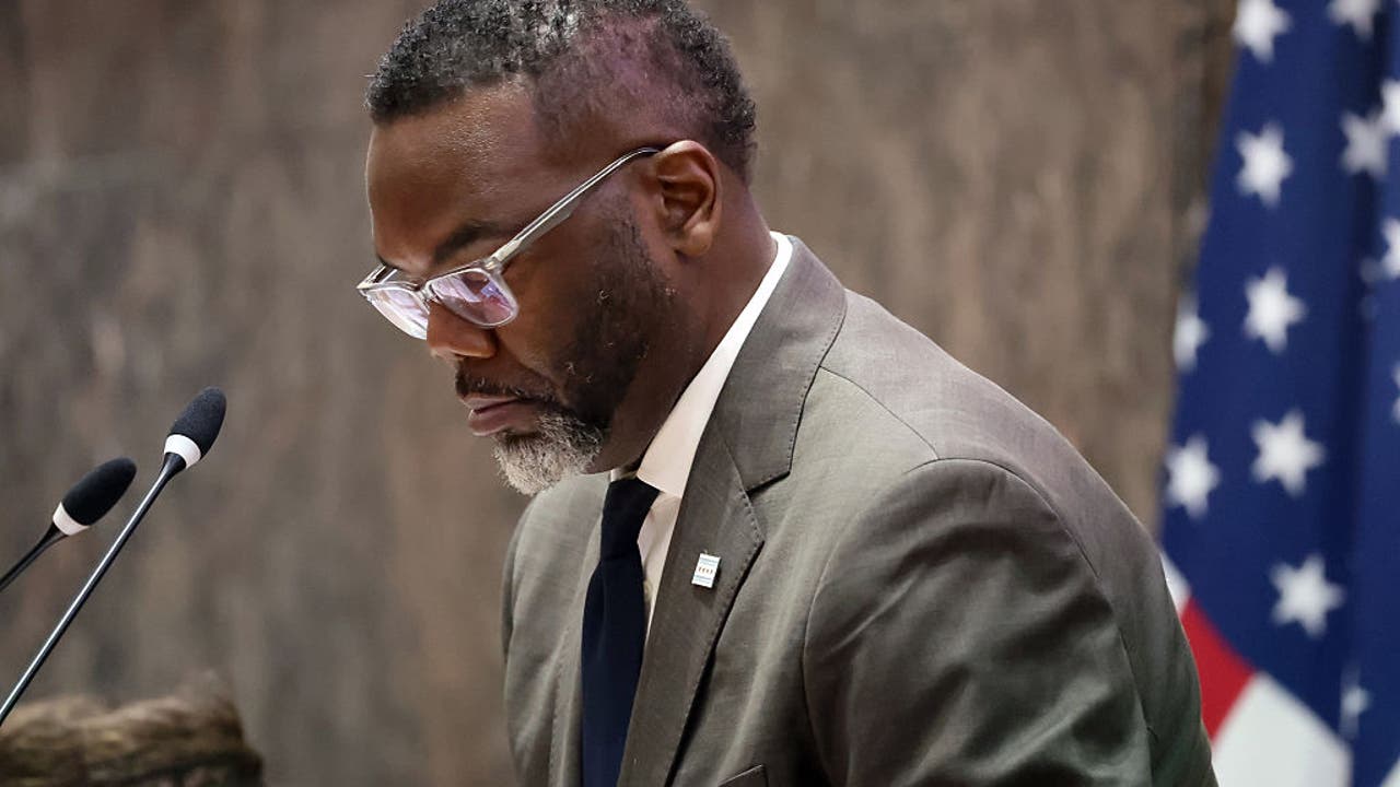Chicago Mayor Brandon Johnson mulls possible veto on newly passed budget