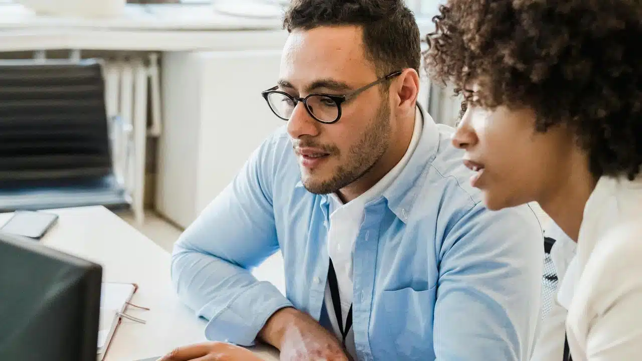 15 reasons why so many relationships fall apart because of a “work wife”