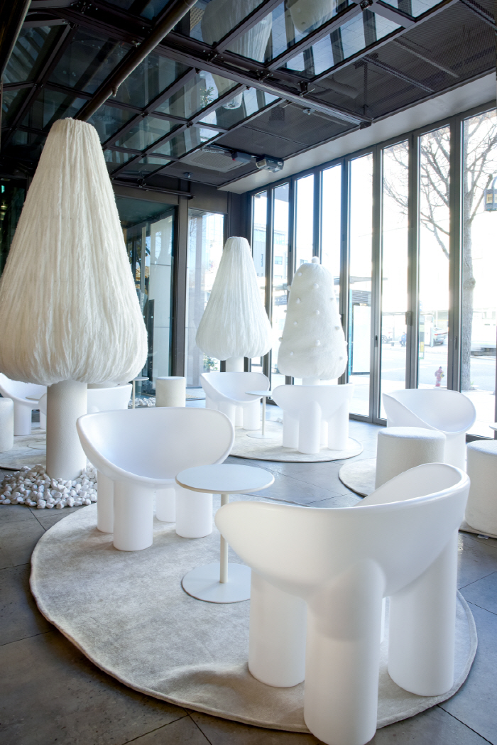 East-West Food Maxim Plant, White Winter and Happiness of a Cup of ...