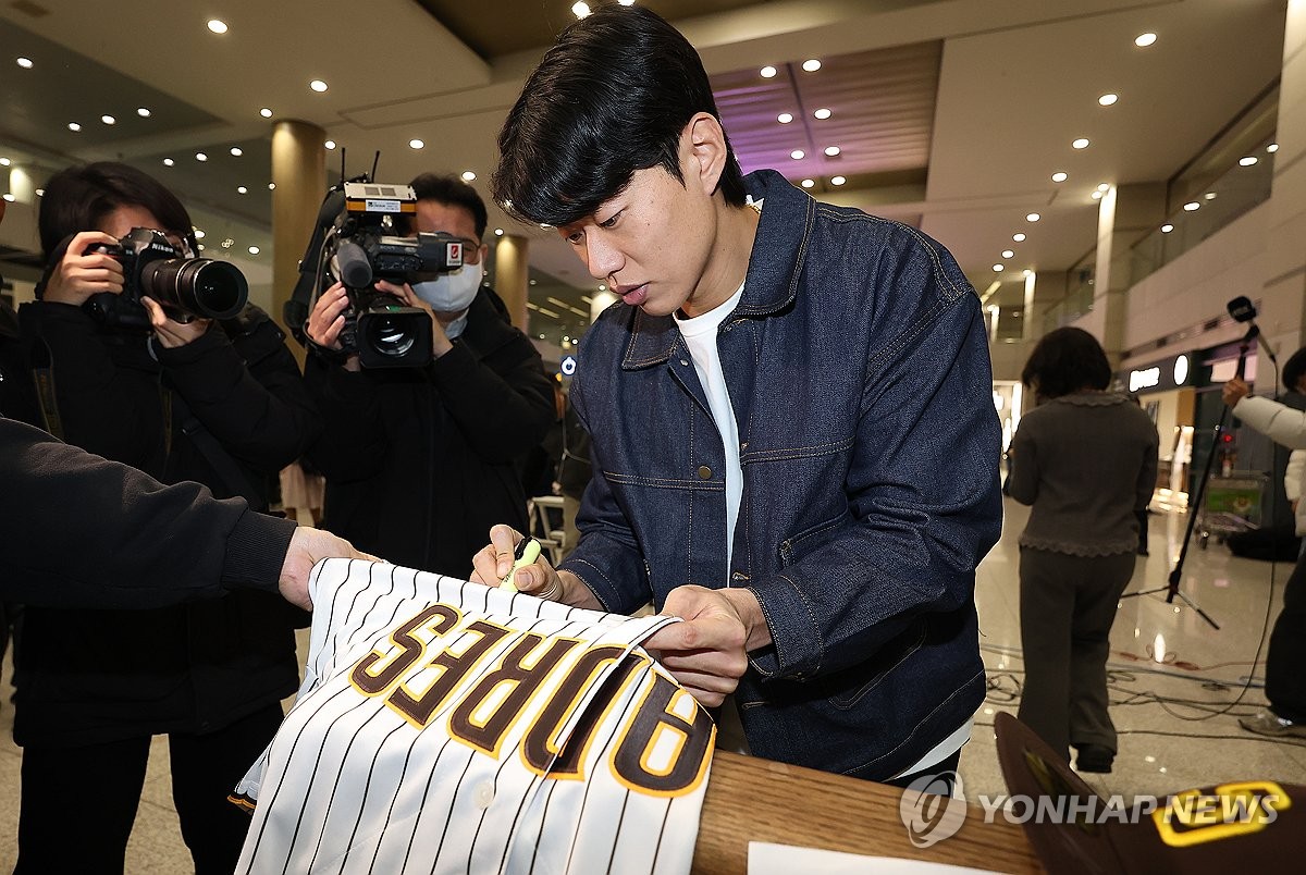 KBO star Song Sung-mun joins San Diego Padres