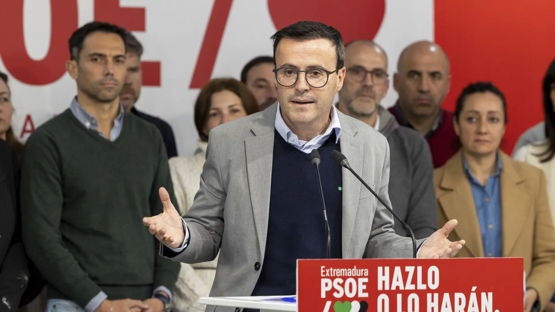 Gallardo dimite tras la debacle del 21-D y Sánchez minimiza la crisis