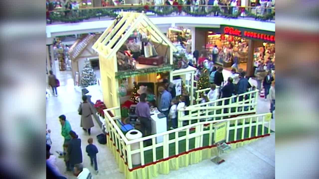 KCCI archives from 1989: Iowa kids visit Santa at Merle Hay Mall
