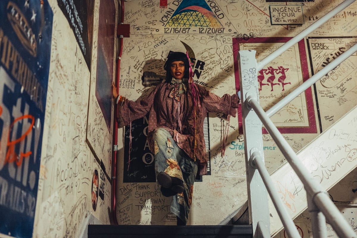 Erykah Badu breaks down her style on the 25th anniversary tour for ...