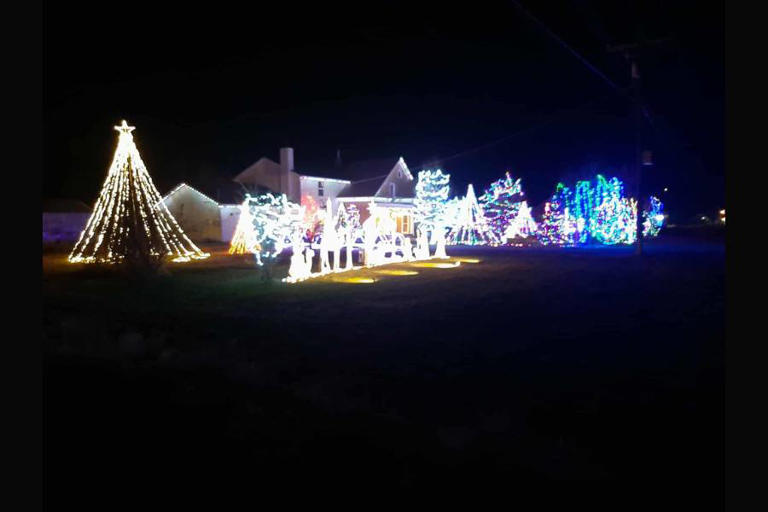 WATCH: Surprising this year’s Battle of the Bulbs holiday lights ...