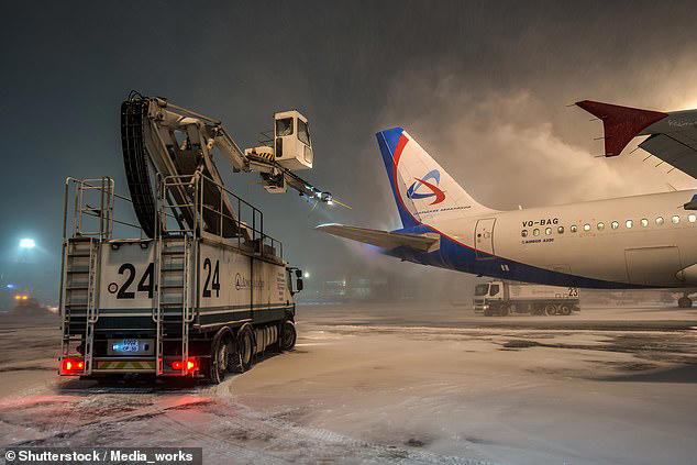 Revealed: What the weird scent you can smell before planes take off ...