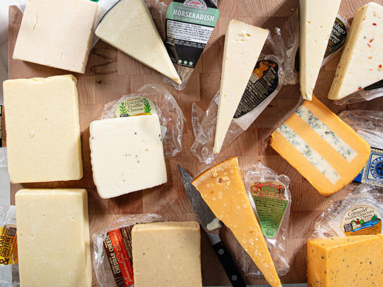 How to pull together a festive Trader Joe's cheese board for just $20 ...