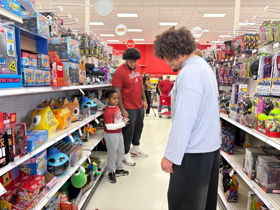 University of Alabama football player uses NIL money to spread ...