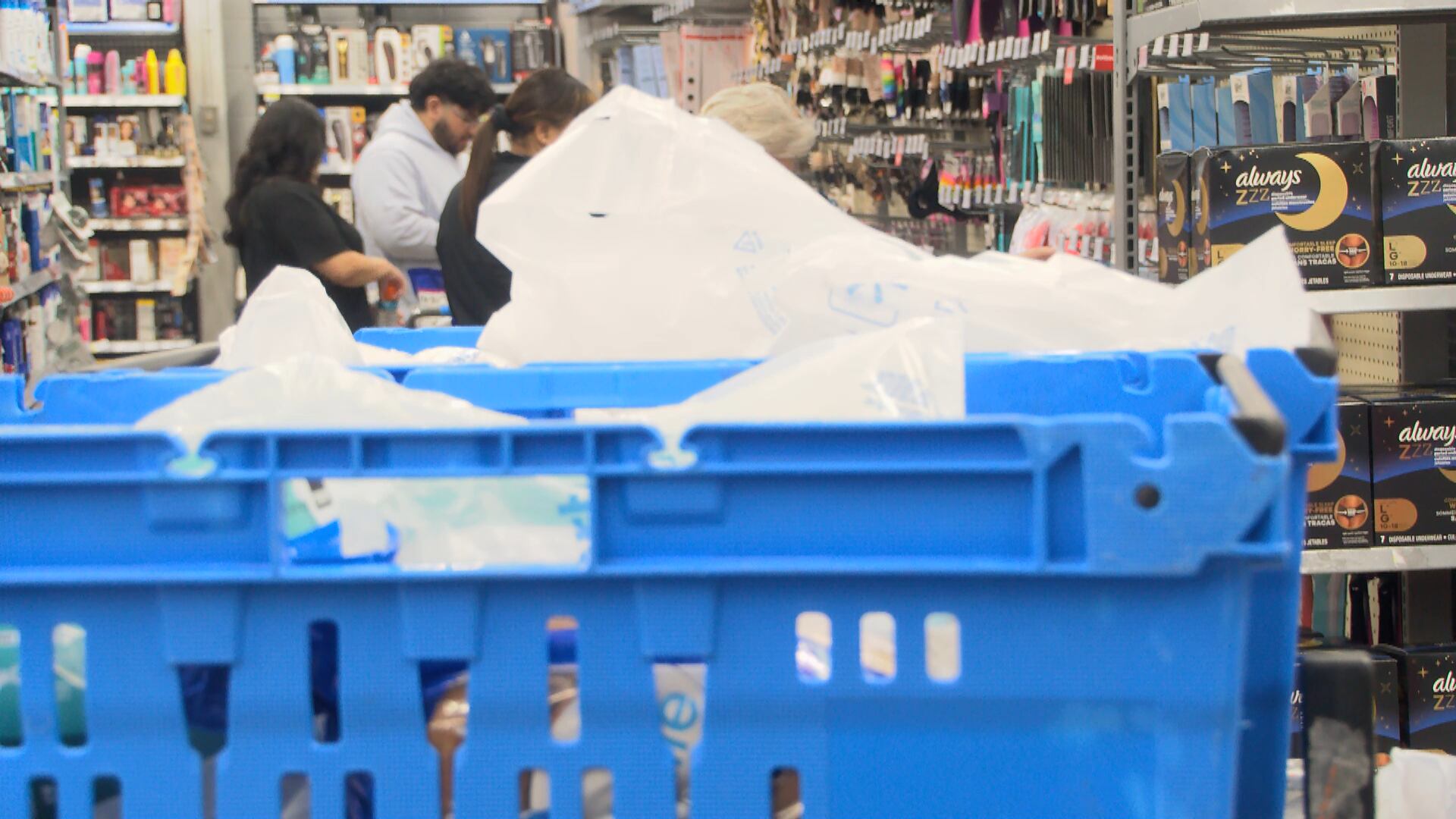 How Walmart fills pick up/delivery orders before Christmas