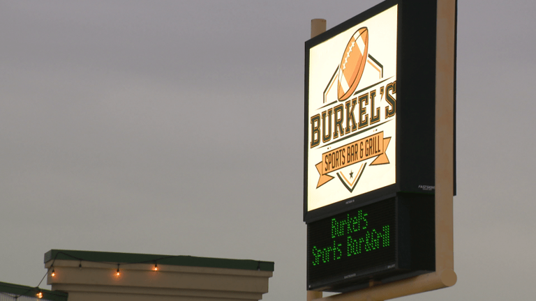 Popular Green Bay sports bar announces reopening after previously ...
