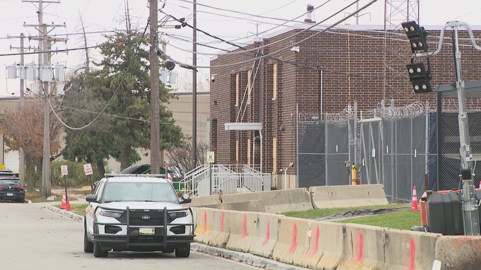 Illinois congressional leaders tour Broadview ICE facility months after ...