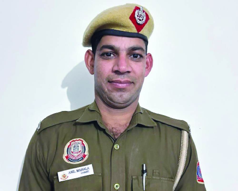 Police constable prevents tragedy in Mohan Garden fire