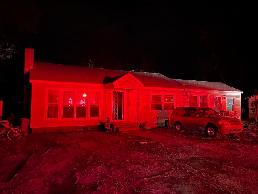 Fire breaks out in Dothan home