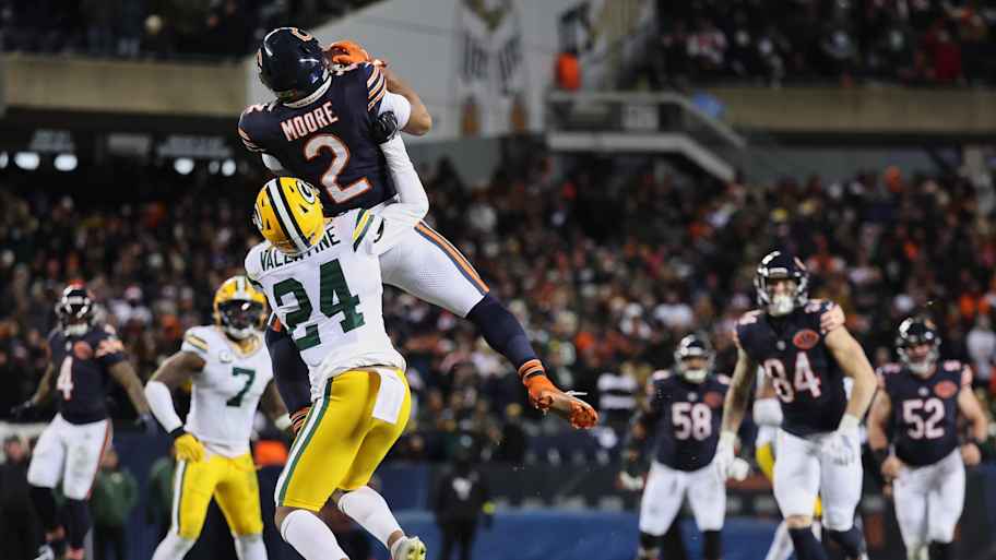 DJ Moore hauls in OT game-winning touchdown pass vs. Packers