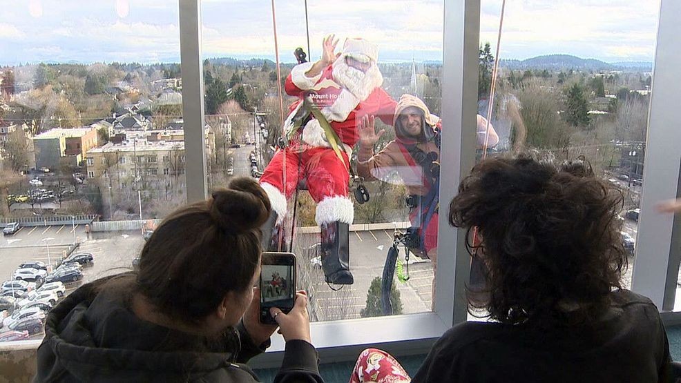 Window washers bring Christmas joy to kids at Randall Children's Hospital