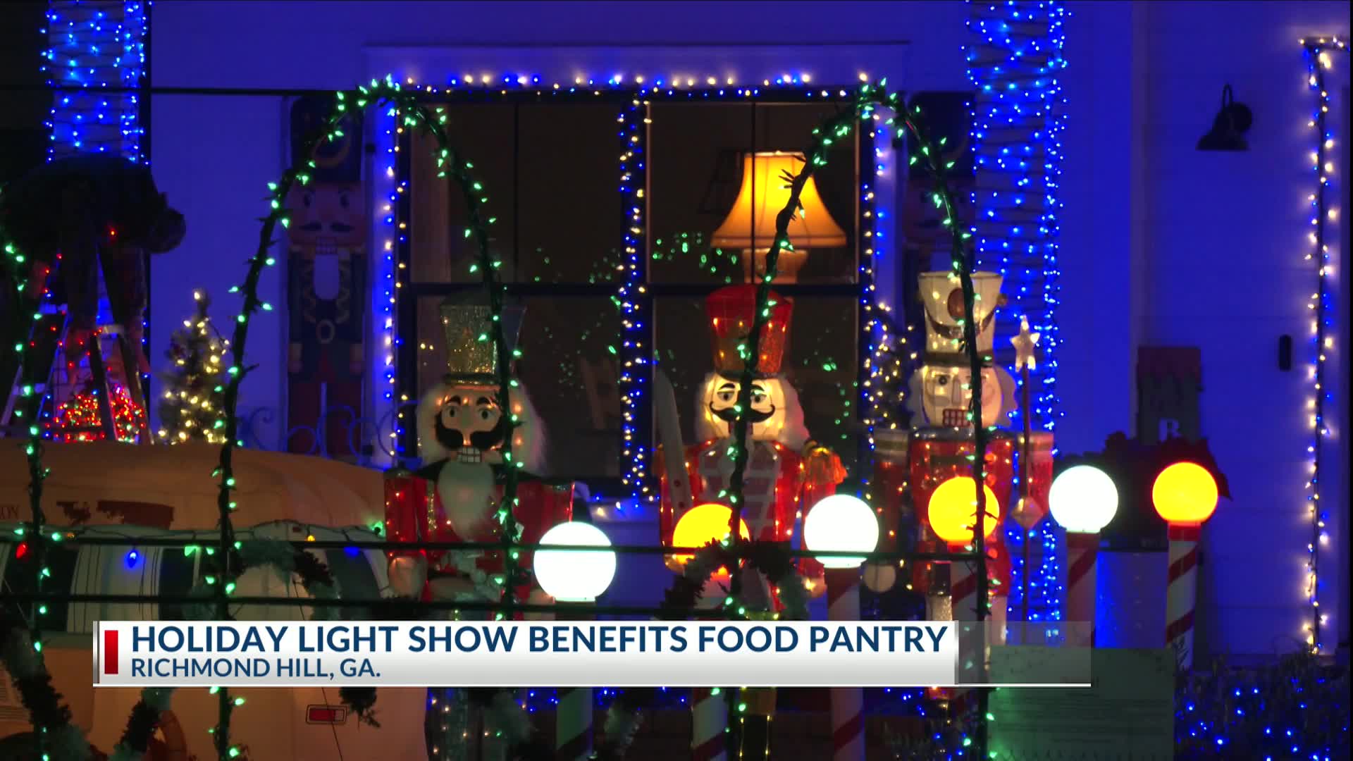 Richmond Hill Christmas display benefits local food pantry