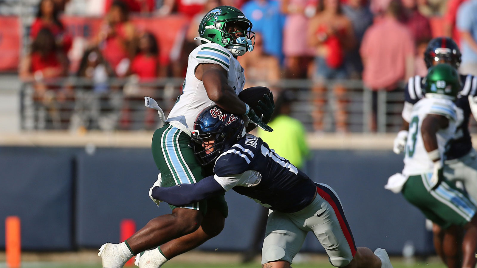 Tulane’s star freshman RB hits transfer portal after CFP destruction