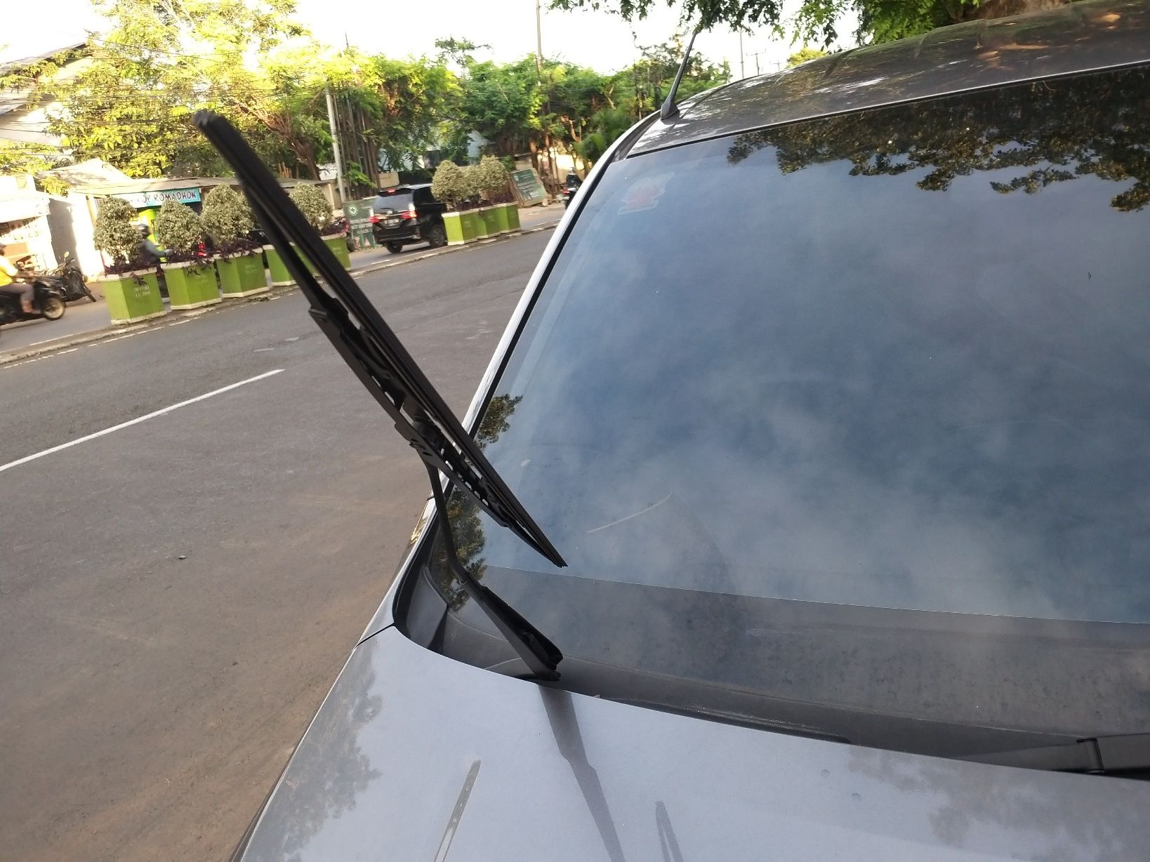 Kenali beda kaca mobil laminate dan tempered glass, ini perbedaannya
