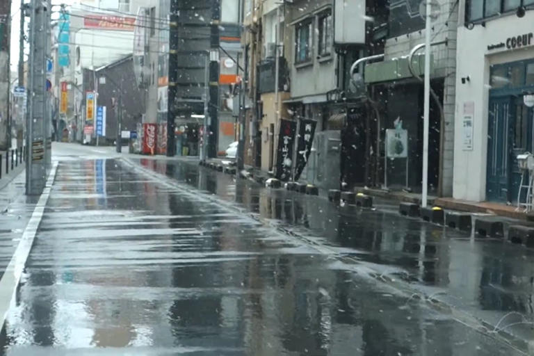 Japan melts snow before it hits the ground—and America’s still using ...