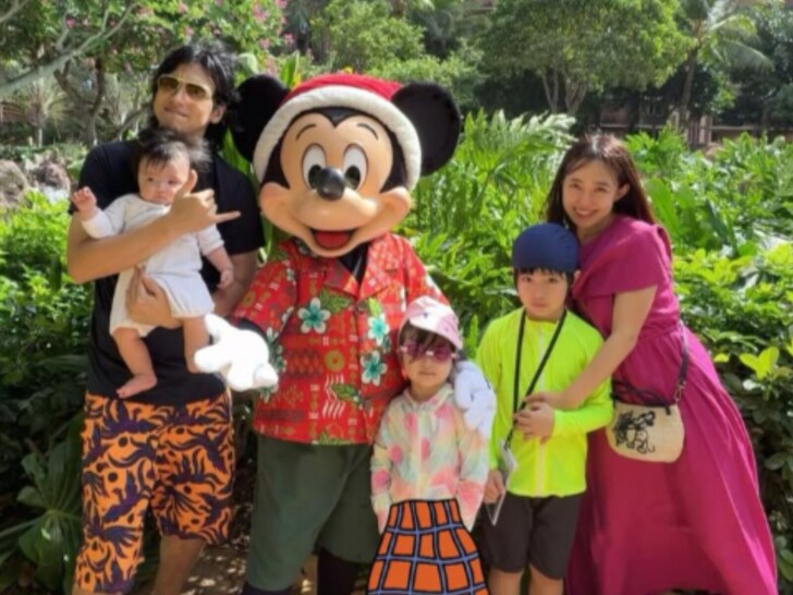 「ついに…」川崎希、初“アウラニ”で家族ショット公開!「大興奮」「すぐにミッキーに会えるなんて」