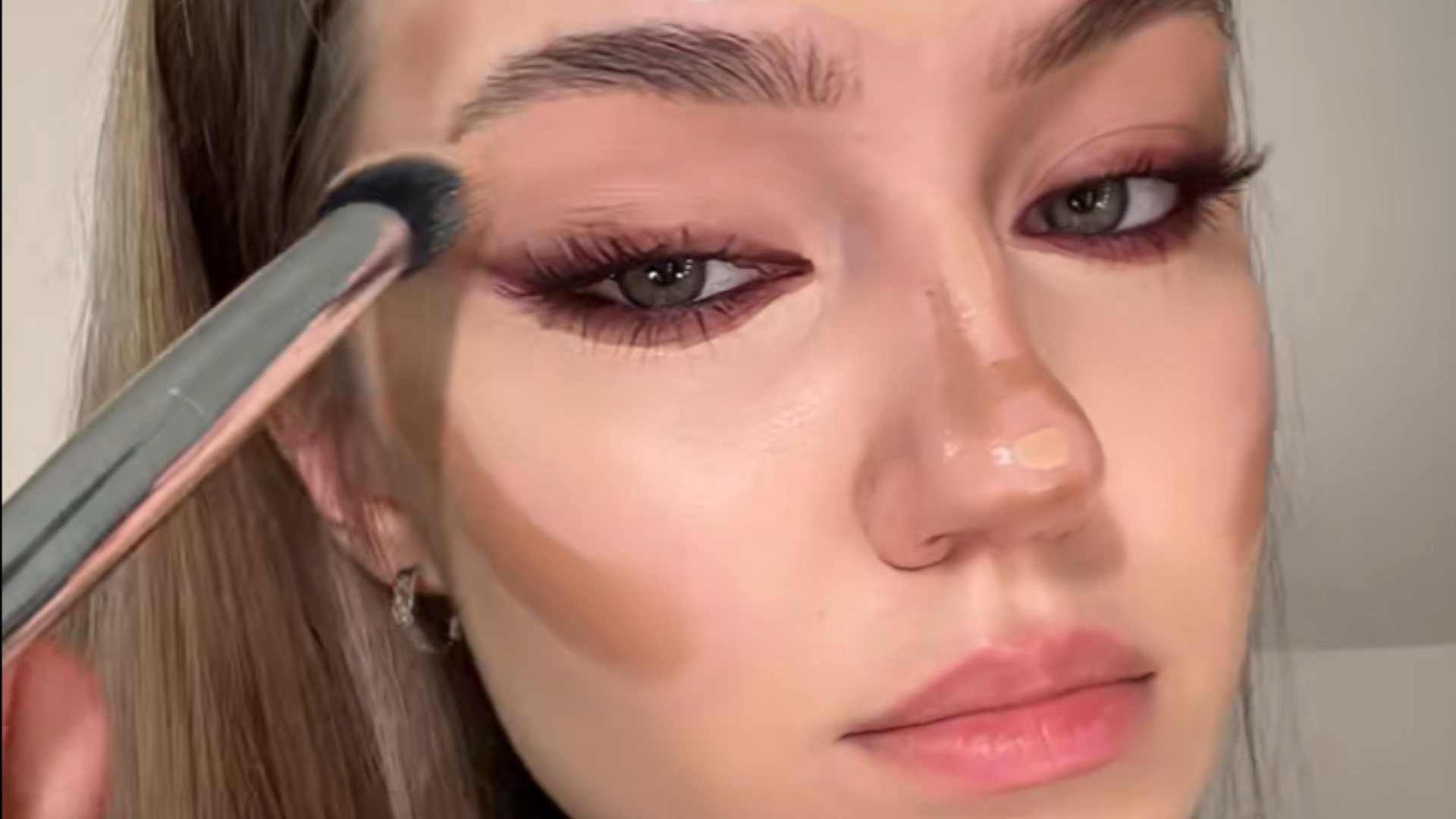 Após o visual "clean girl" de 2025, essa tendência de maquiagem poderá ...