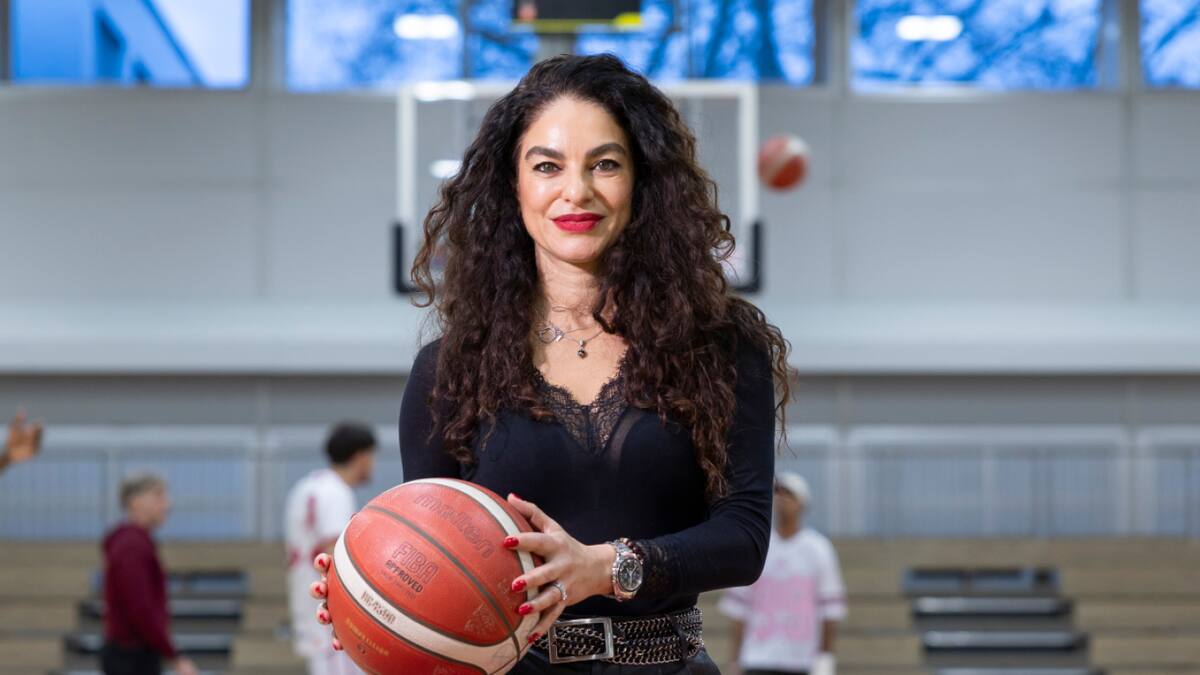 La pionnière Mouna Skaria: A Pully, une femme bouscule le basket masculin