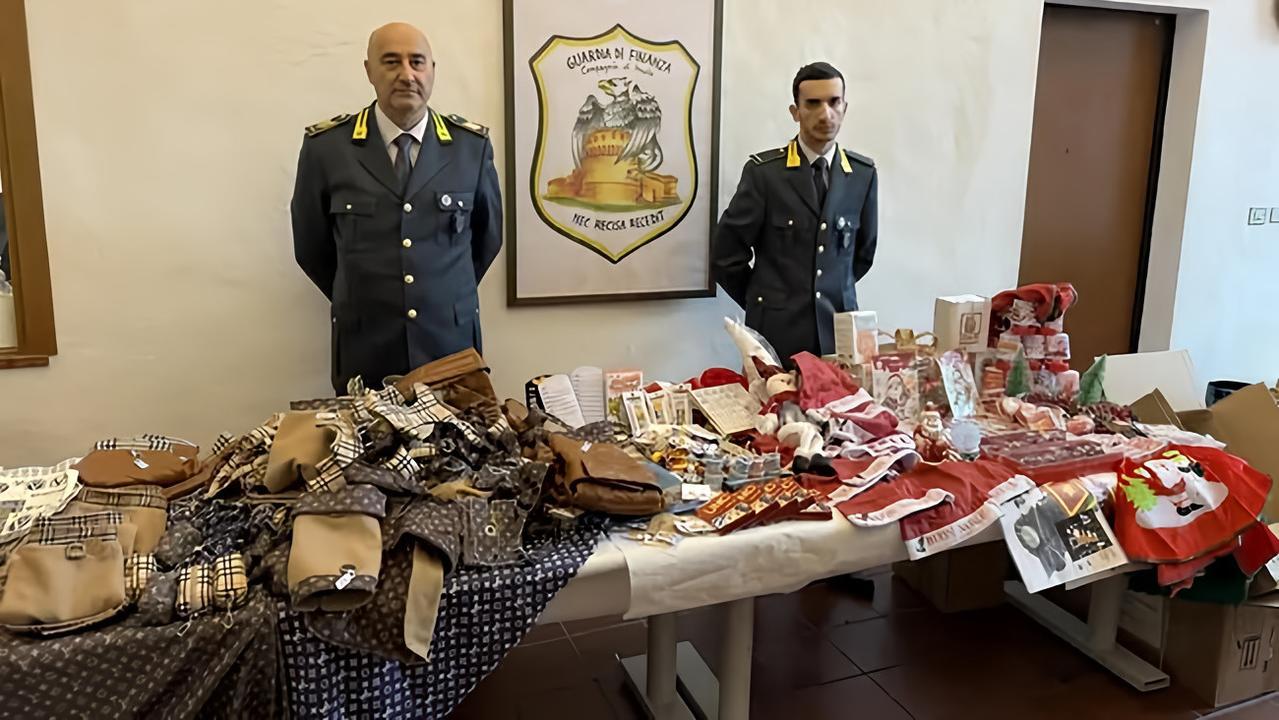 Il blitz della Guardia di Finanza. Merce contraffatta e non in regola ...