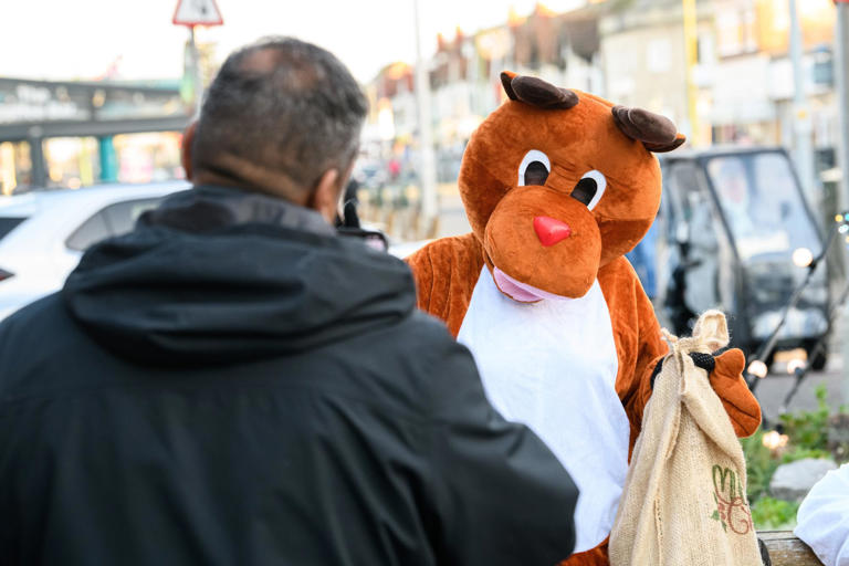 13 festive pics as Santa, Rudolph, a snowman, and a Christmas tree give ...