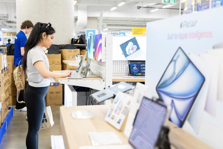 Shoppers on alert for fake Boxing Day deals and scams