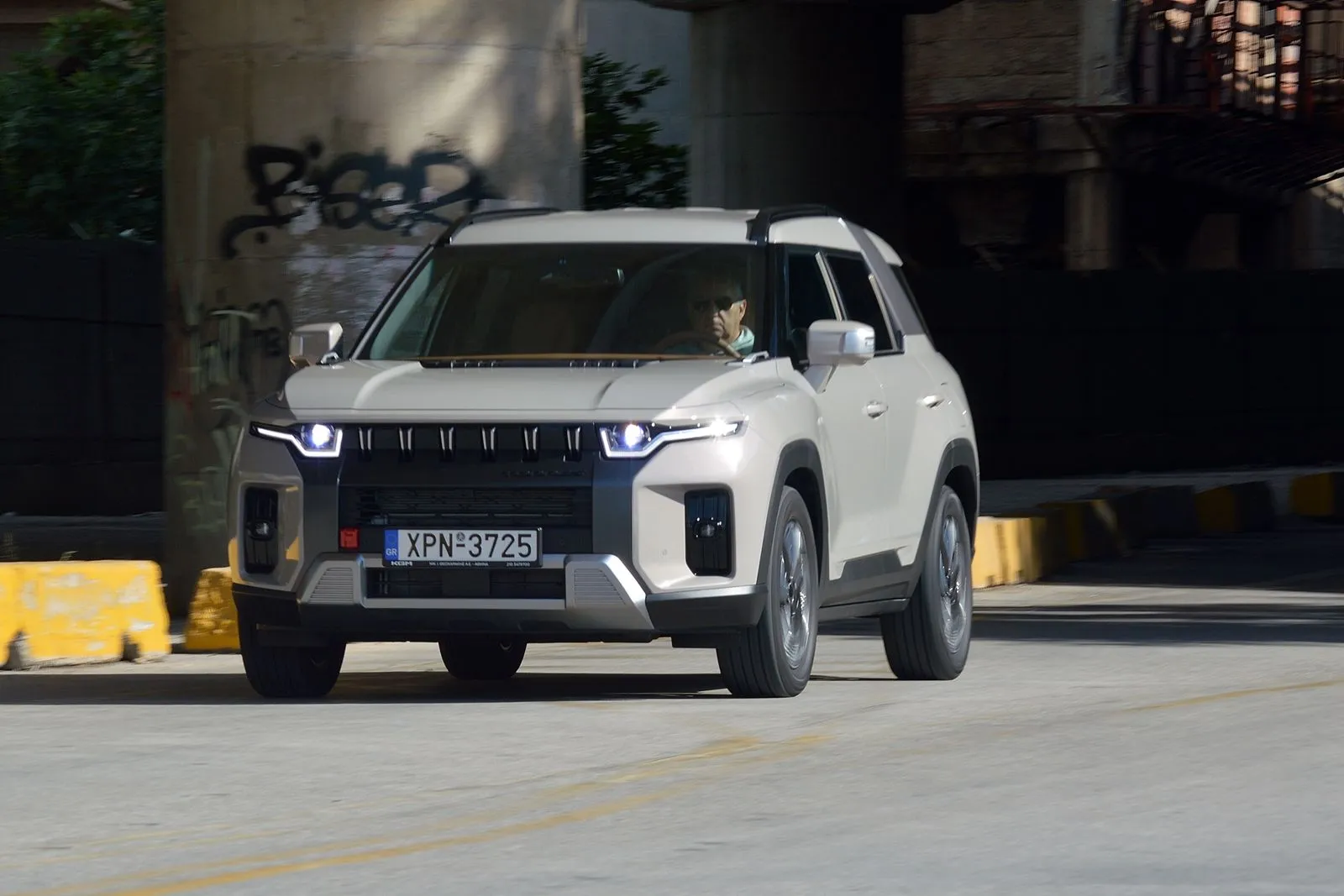 Δοκιμή του μεγάλου SUV της KGM- Το Torres PHEV κάνει τον δρόμο να ...