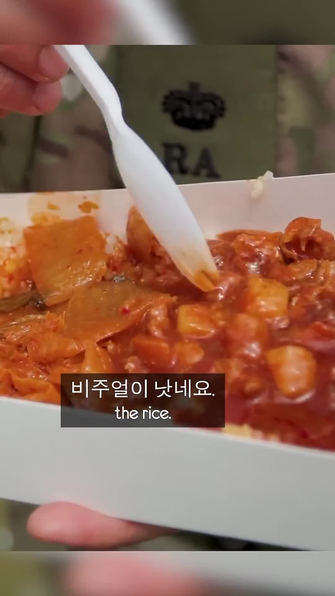 British soldiers try self-cooking Korean army rations | Surprising ...