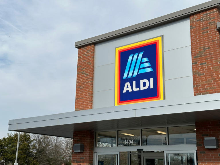 Is Aldi open on Christmas Eve and Christmas Day?