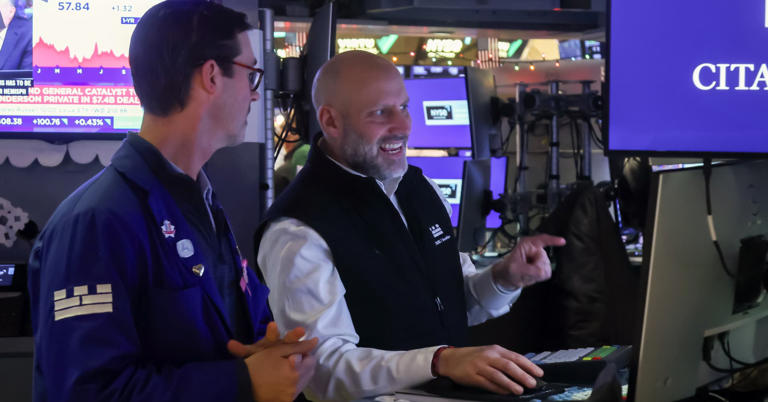 US Treasury yields decline ahead of key economic data