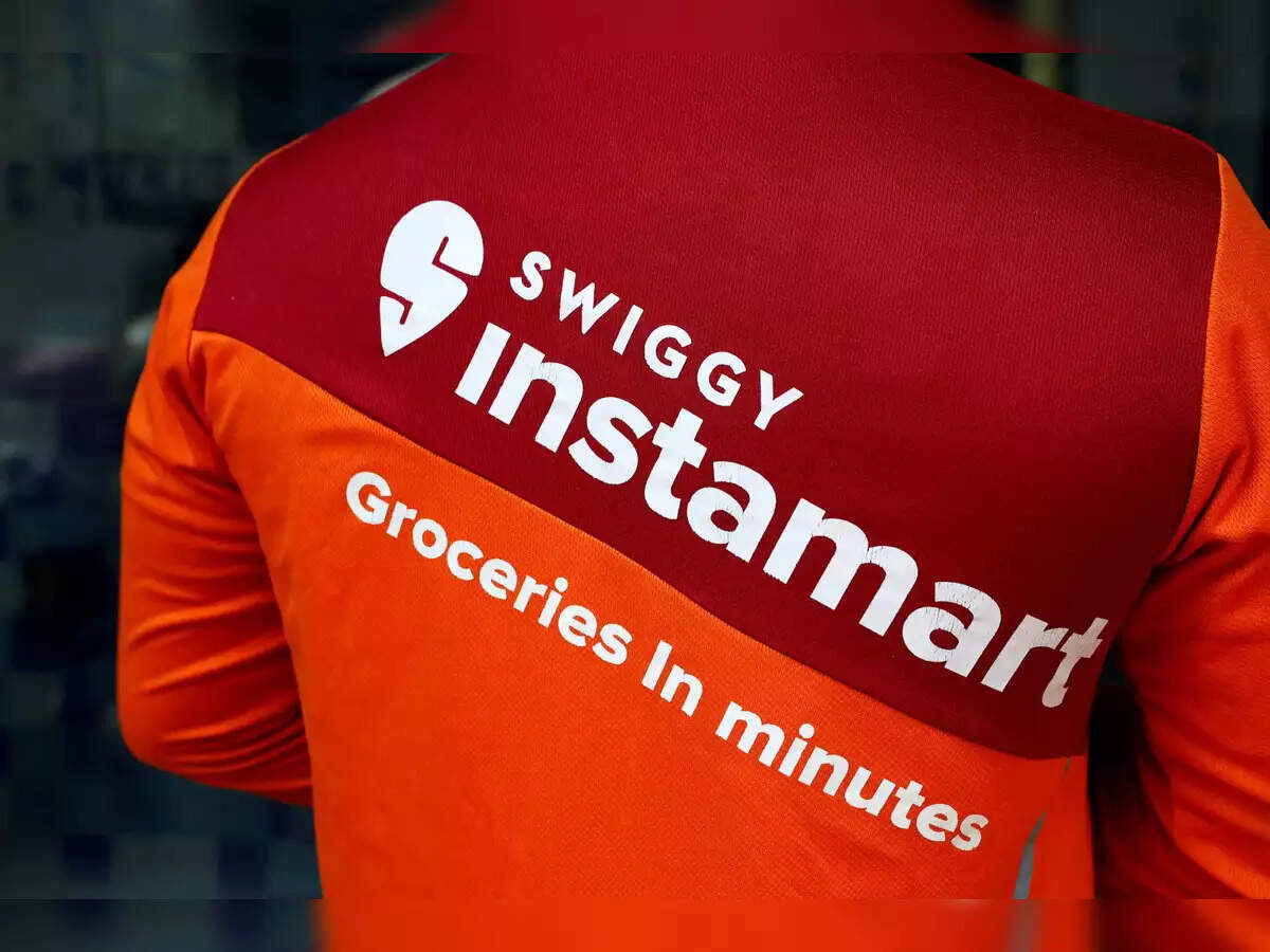 Dark to bright stores? What's Instamart's offline experiment?