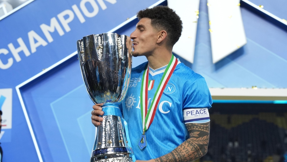 Di Lorenzo, il tatuaggio e il terzo trofeo da capitano. "Più vinci e ...