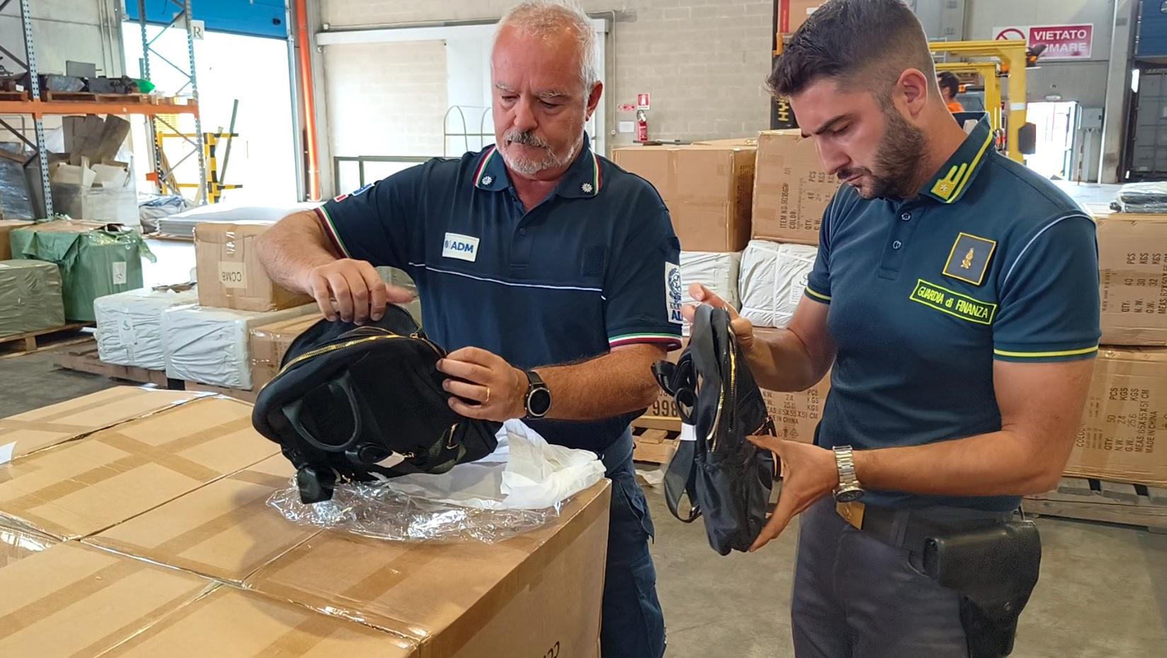 Abbigliamento di super lusso ma anche super tarocco: maxi sequestro a ...