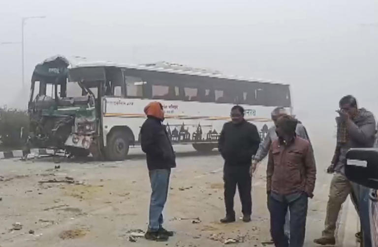 UP: 2 killed, 16 injured as 6 vehicles collide due to fog in Amethi