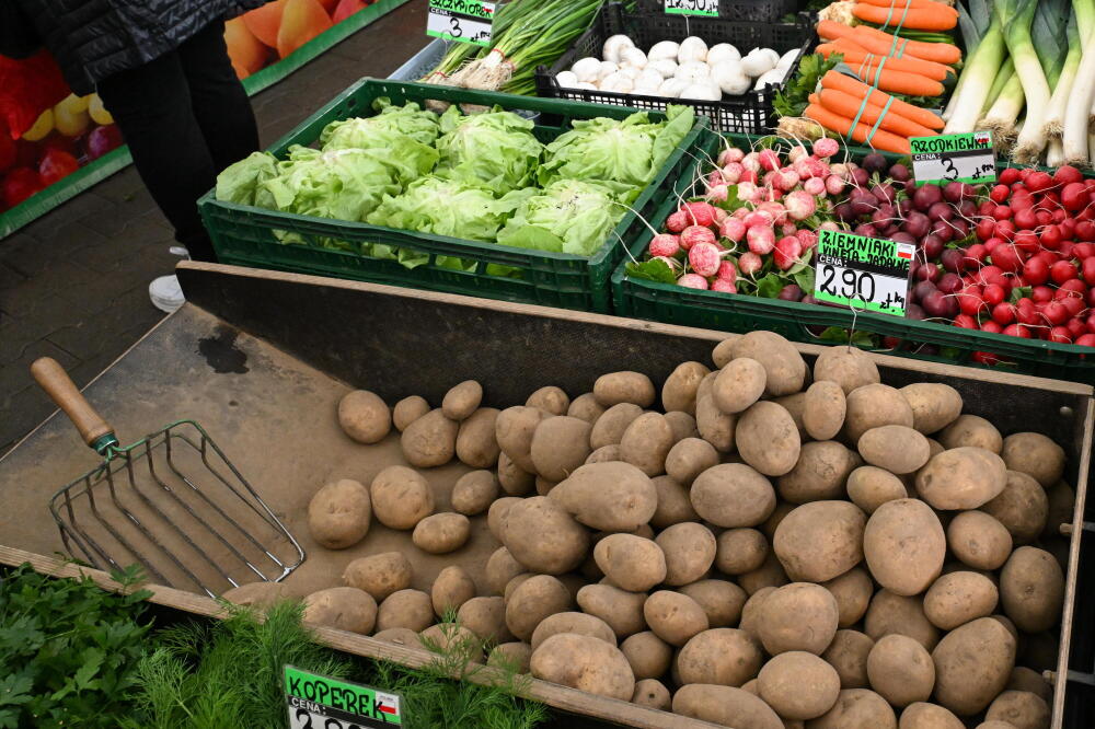 GUS: przed świętami tańsza niż rok temu marchewka i ziemniaki; droższa ...