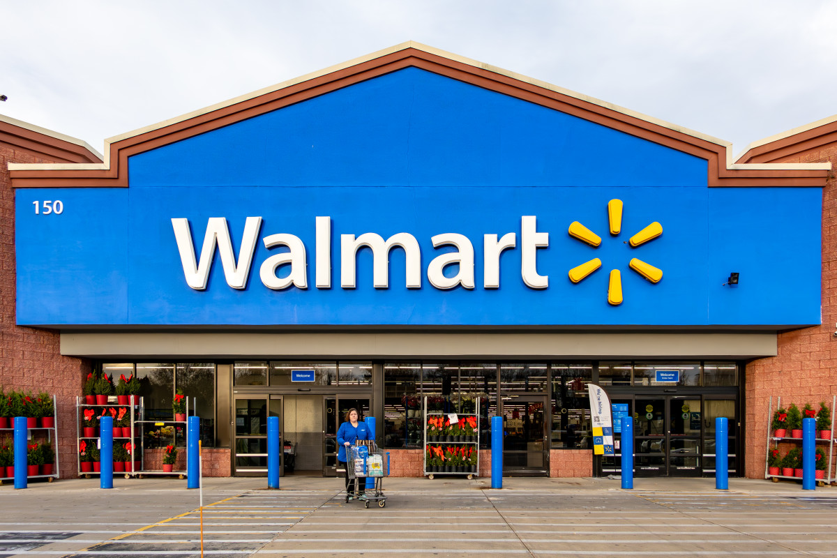 Will Walmart be open on Christmas Day?