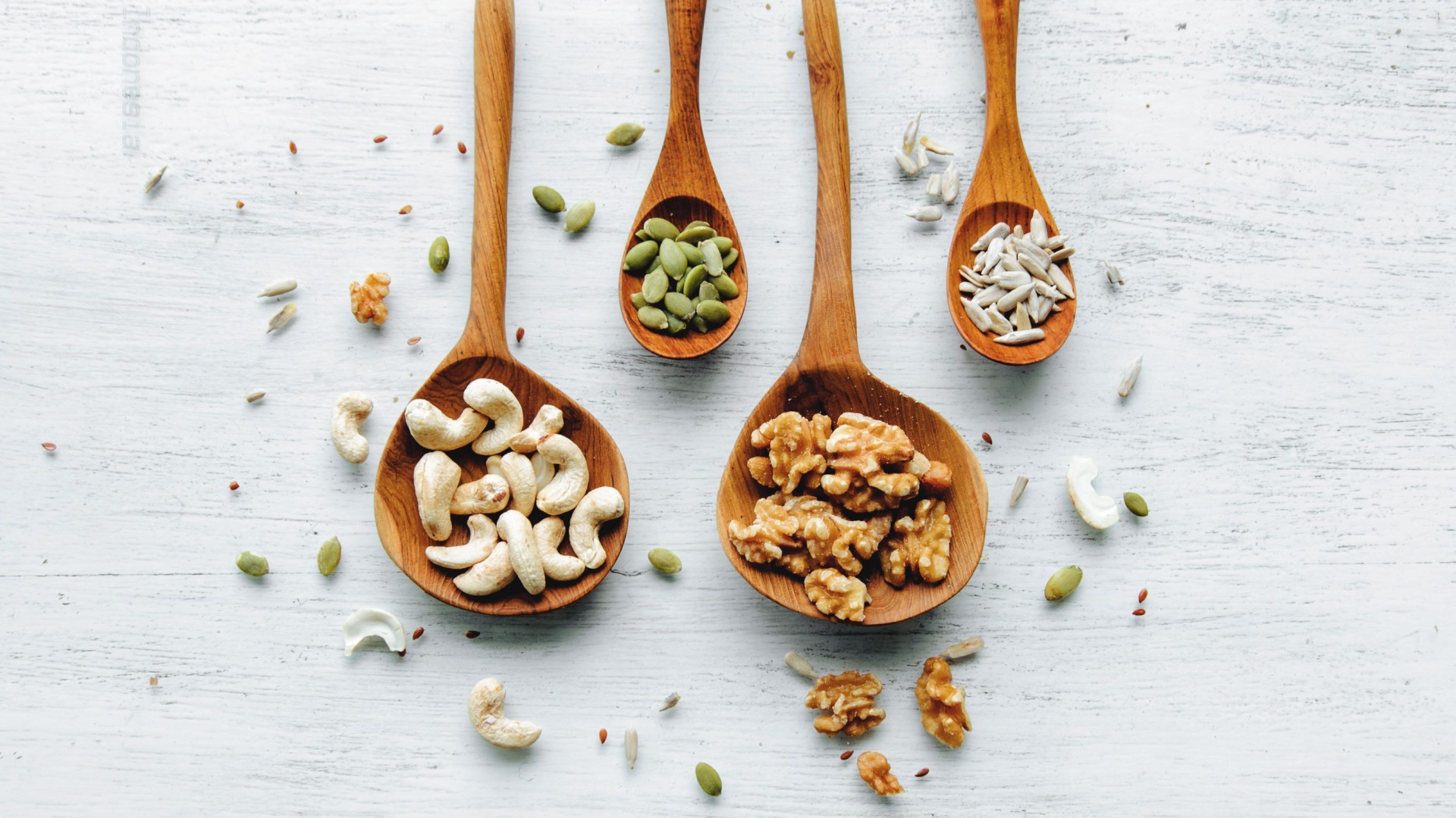 10 benefits of eating nuts on a regular basis