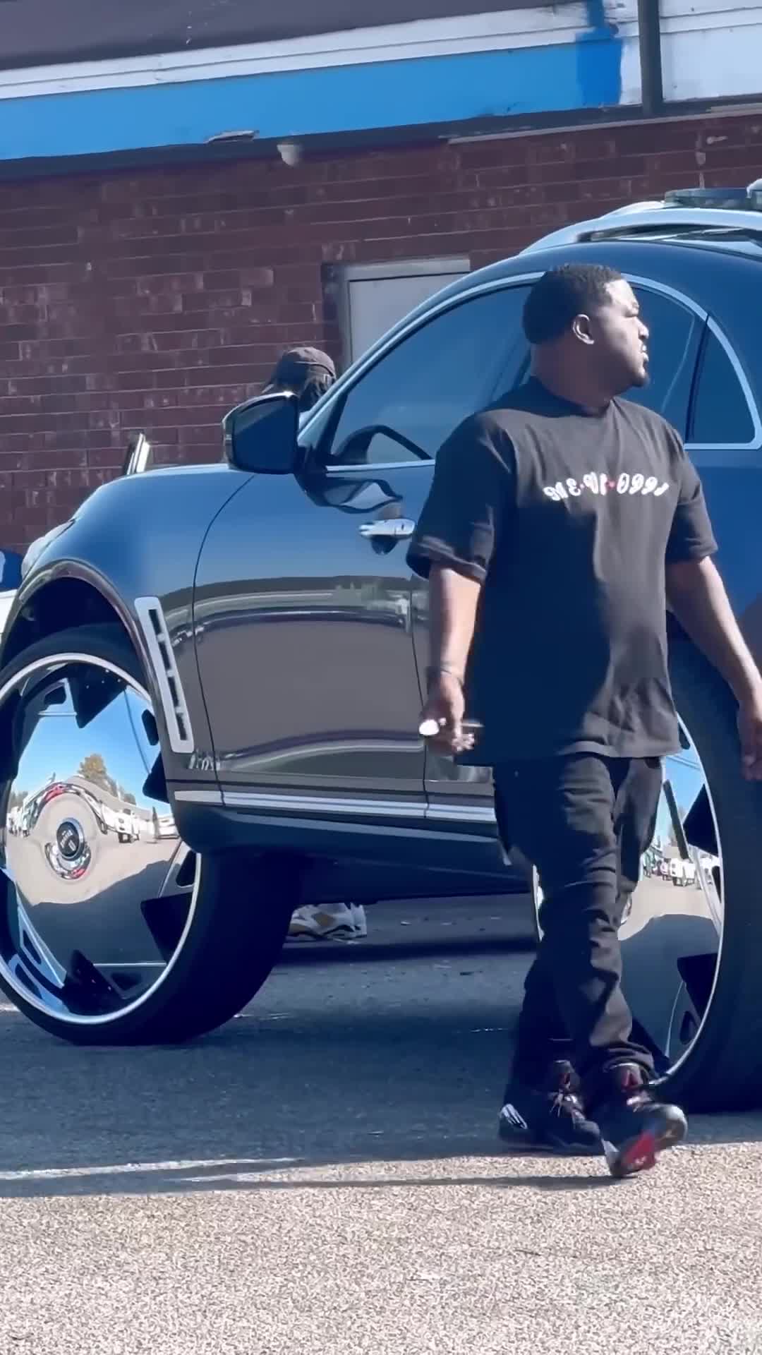 @Kee_901 hopping out that FX Infiniti on 32’s