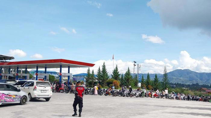Stok BBM terbatas, warga Bener Meriah serbu SPBU Pante Raya