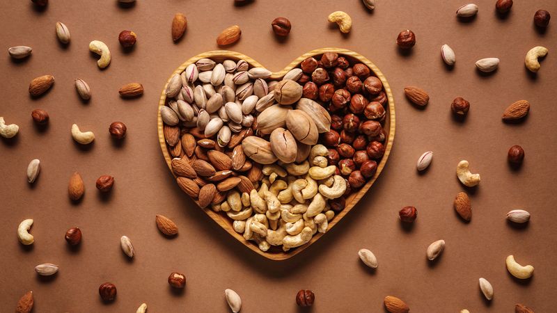 10 benefits of eating nuts on a regular basis