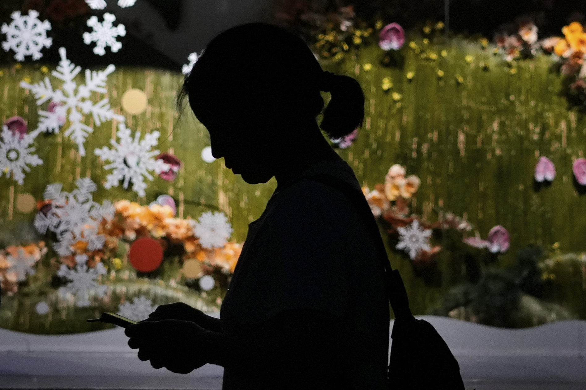 China bans sharing 'obscene' material — potentially including sexting