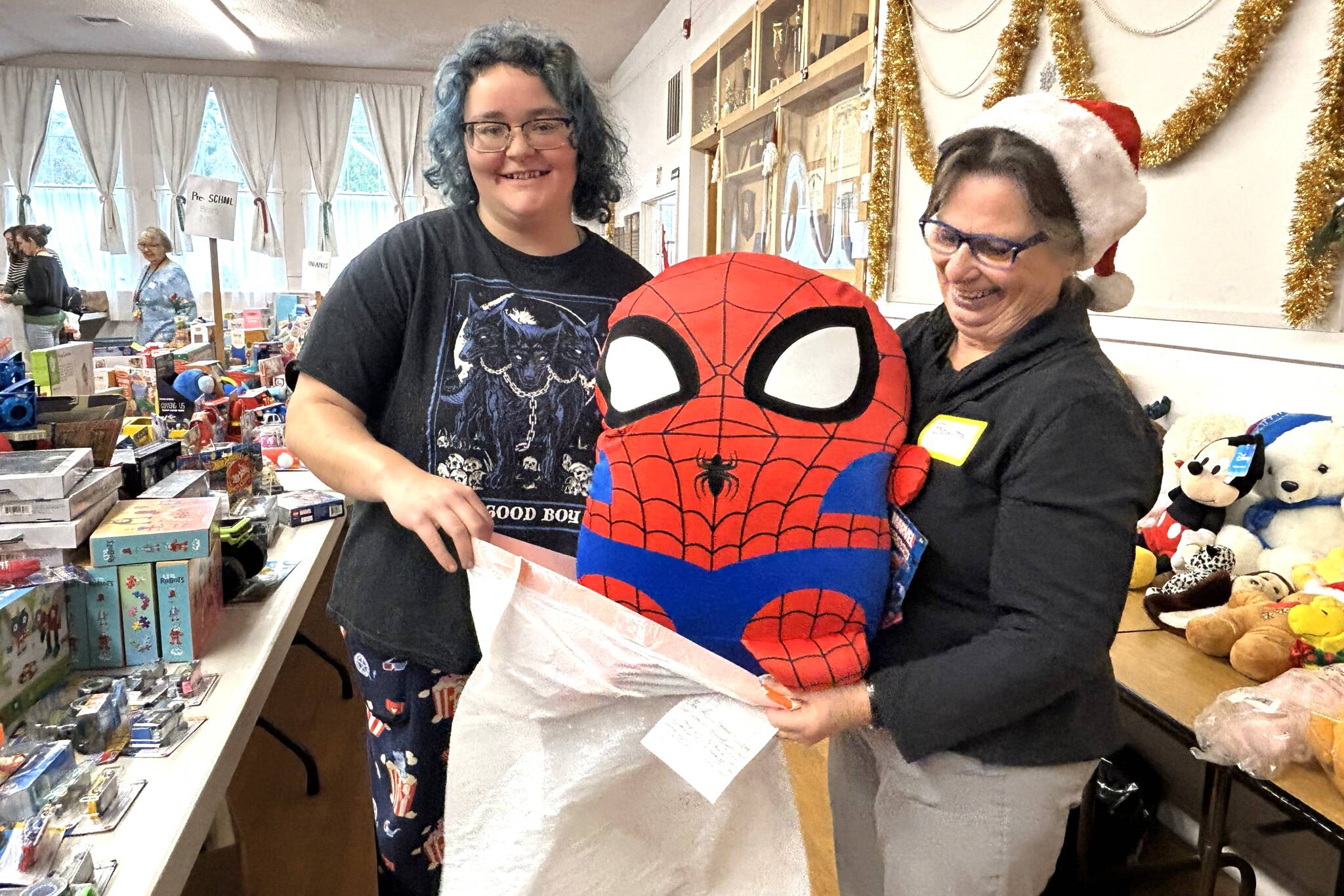 Sequim goes all out for toy giveaway