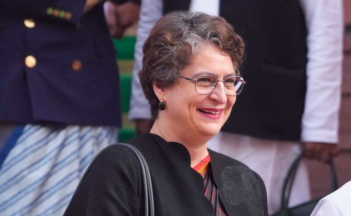 'Make Priyanka Gandhi PM and see her retaliate like Indira': Congress ...