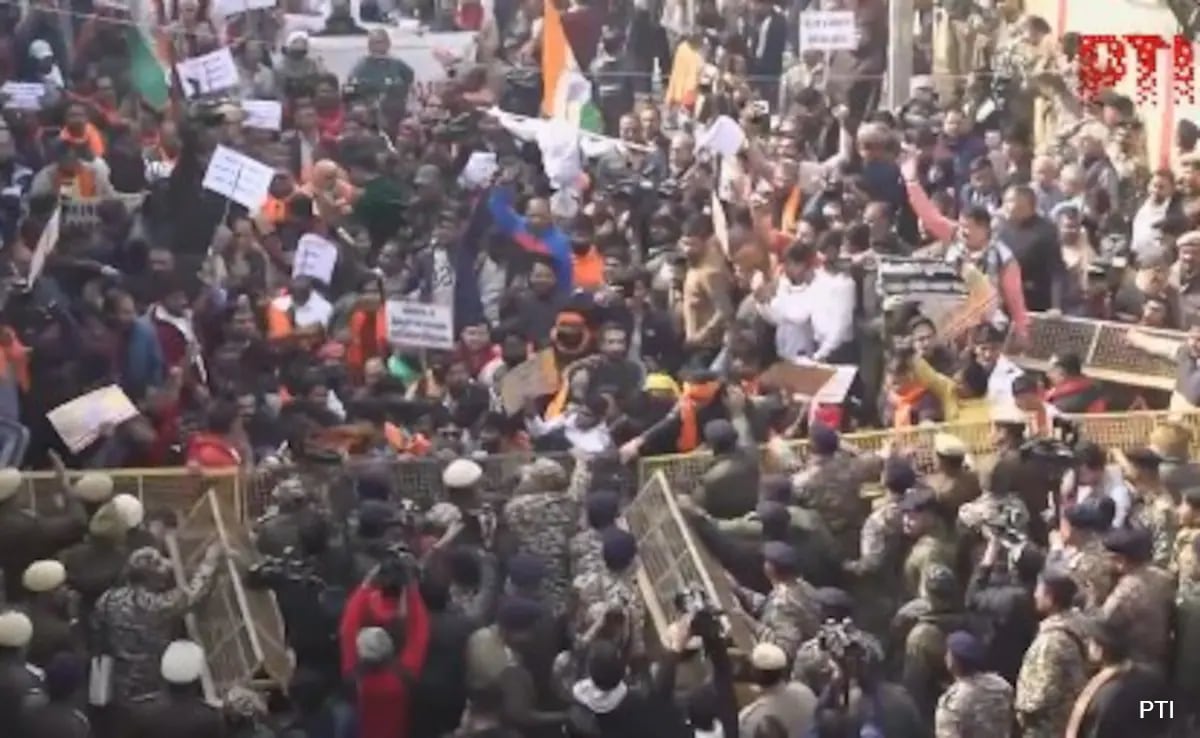 Protests at Bangladesh High Commission in Delhi over Hindu man's lynching